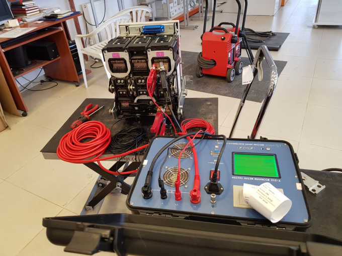 RS232 Portable Circuit Breaker 100A Contact Resistance Test Equipment